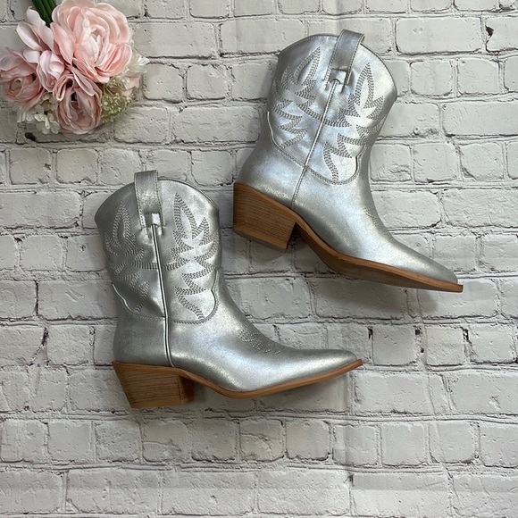 Mi.iM | Shoes | Miim Silver Cowgirl Boot | Poshmark